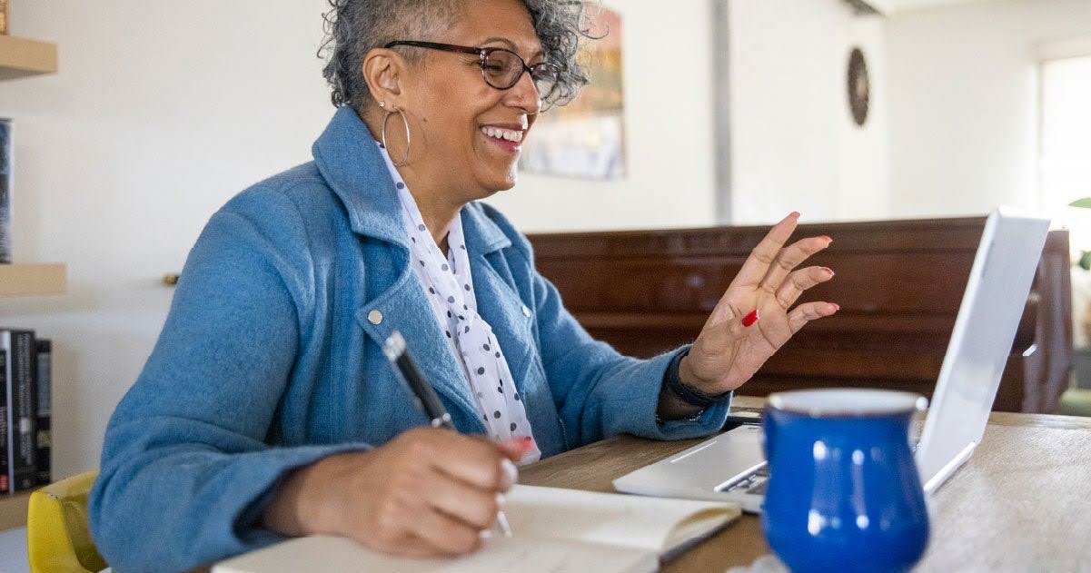 Embracing the Digital Age: A Guide to Helping Seniors with Technology ...